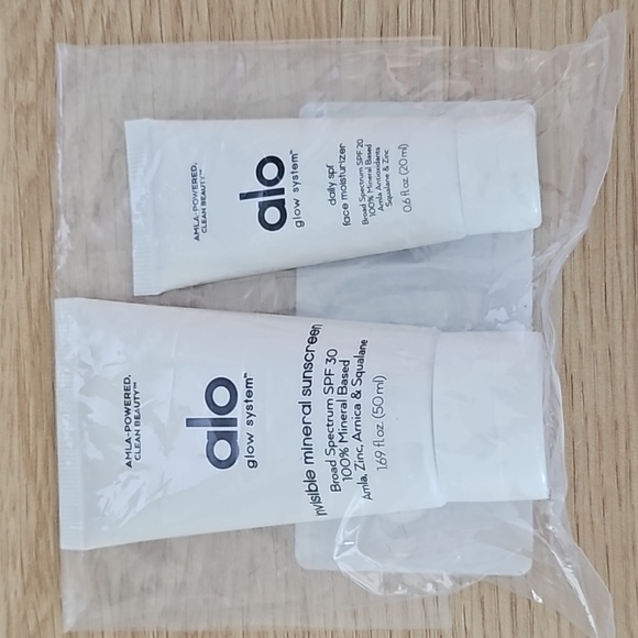 ALO Yoga | Skincare | Alo Glow System Invisible Mineral Sunscreen Daily ...
